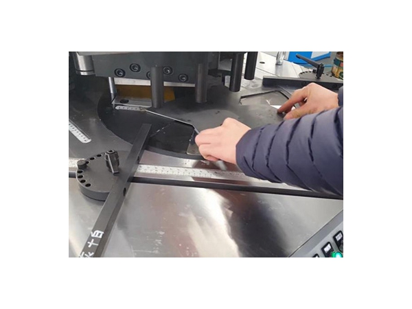 Hydraulic Corner Notching Machine | Metalworking Machinery | Variable ...